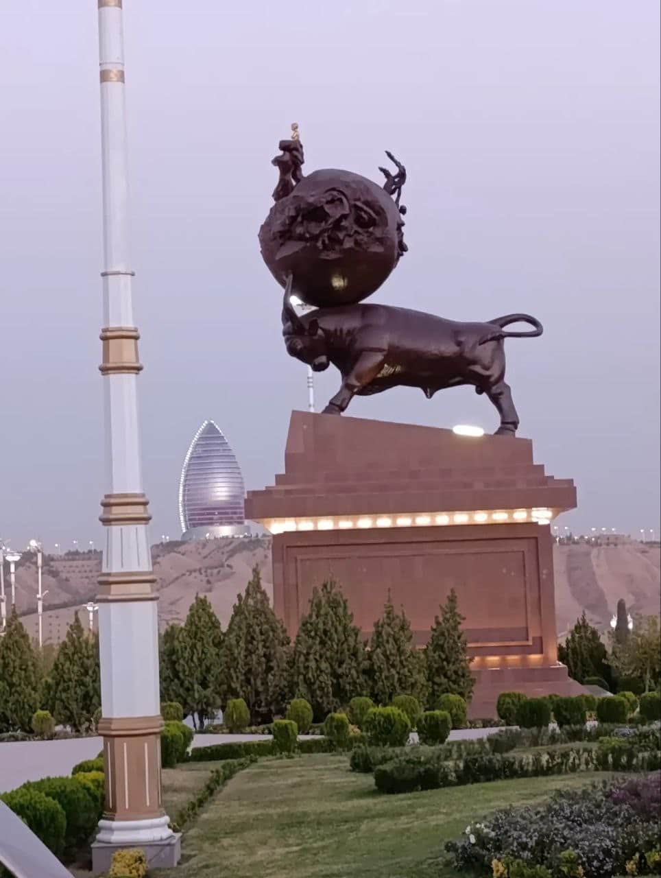 Earthquake Monument | Travel Land